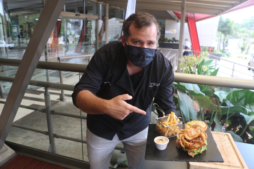 Chef Alberto Cubero se reinventa llevando comida a la casa - Revista ...